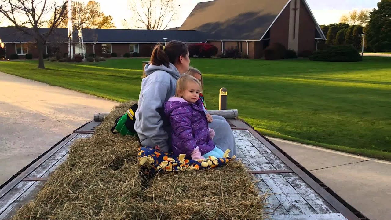 Wilton Iowa Methodist Church Hay Rack Ride - YouTube
