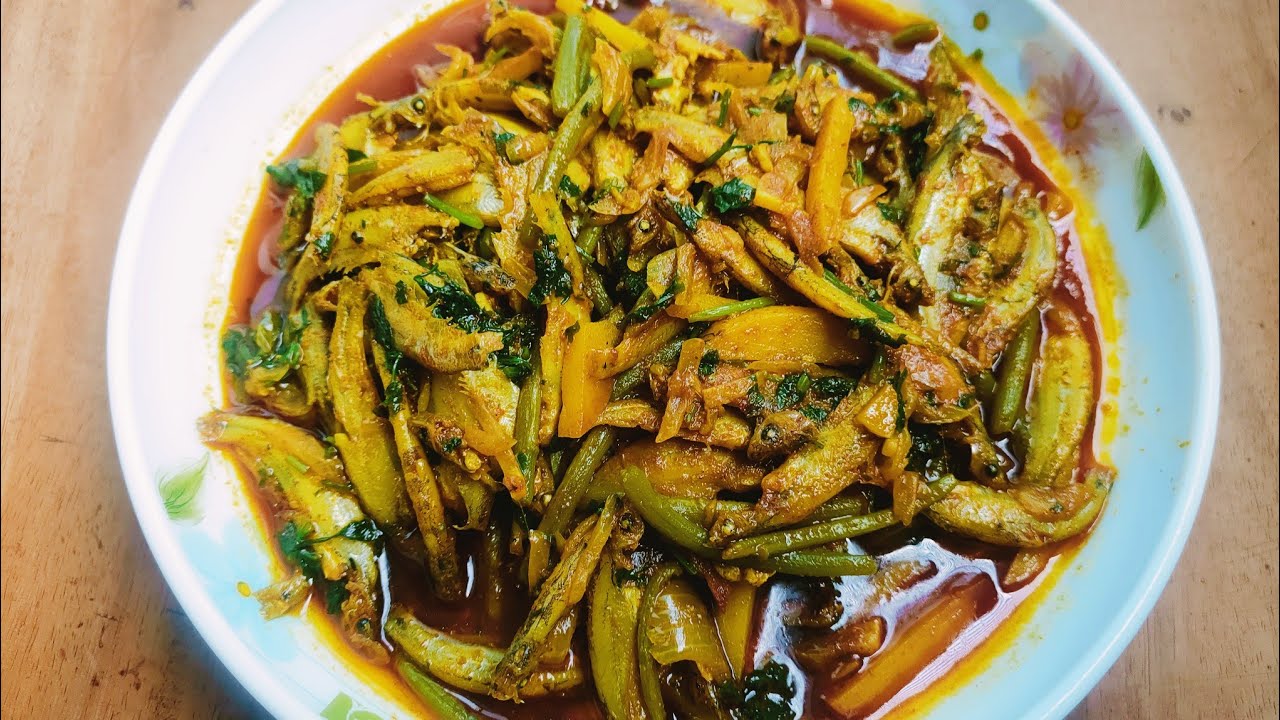 Kajli Macher jul | Bengali Fish Curry | কাজলি মাছের ঝোল ডাটা আলু দিয়ে ...