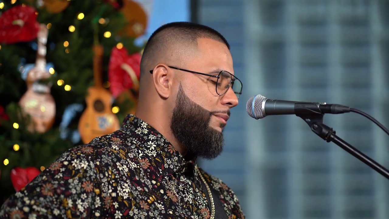 Travis Kaka “I’ll Be Home For Christmas/ Let It Snow” - YouTube