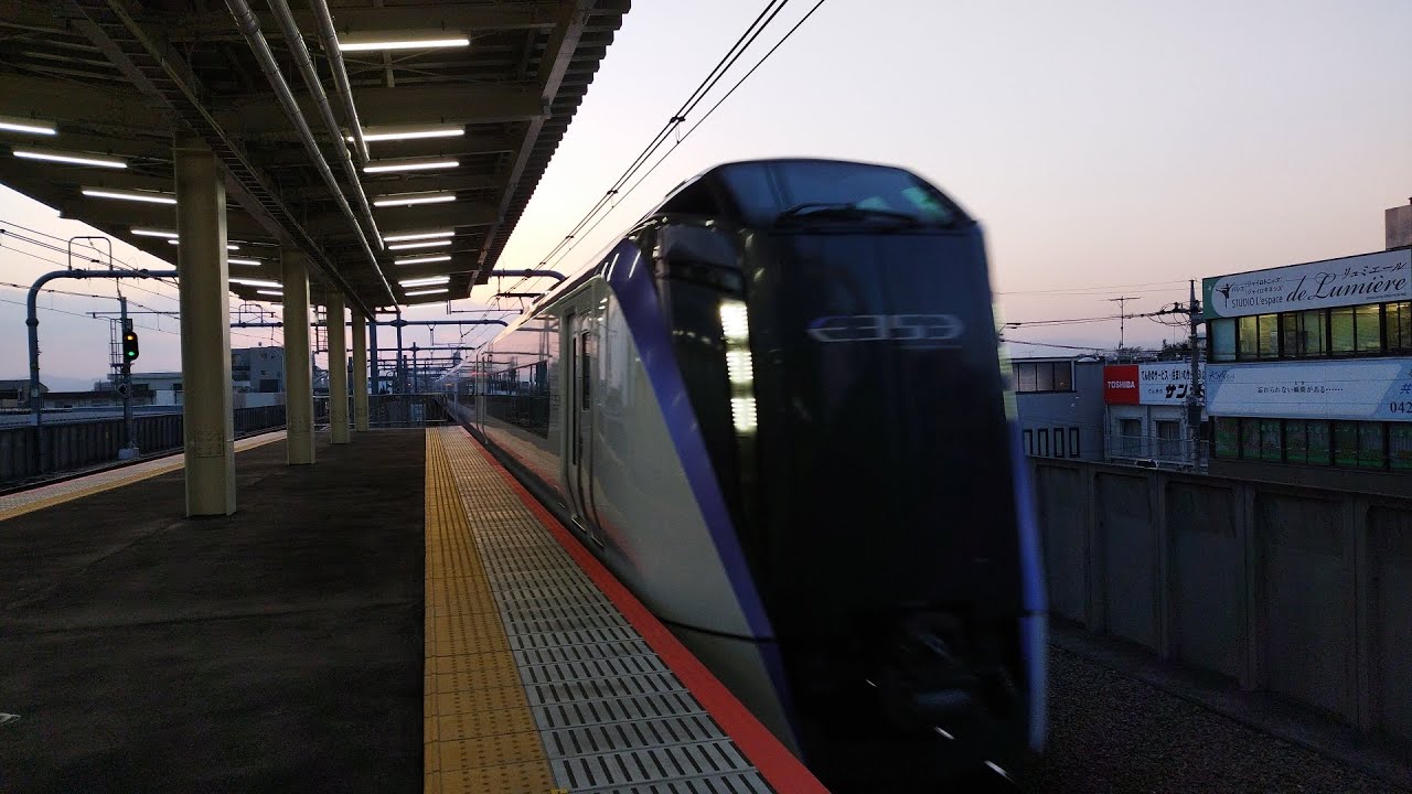 [フルビームになる瞬間あり]E353系 S106編成 特急あずさ42号新宿行が一瞬だけフルビームに切り替えて国立駅3番線を通過するシーン - YouTube