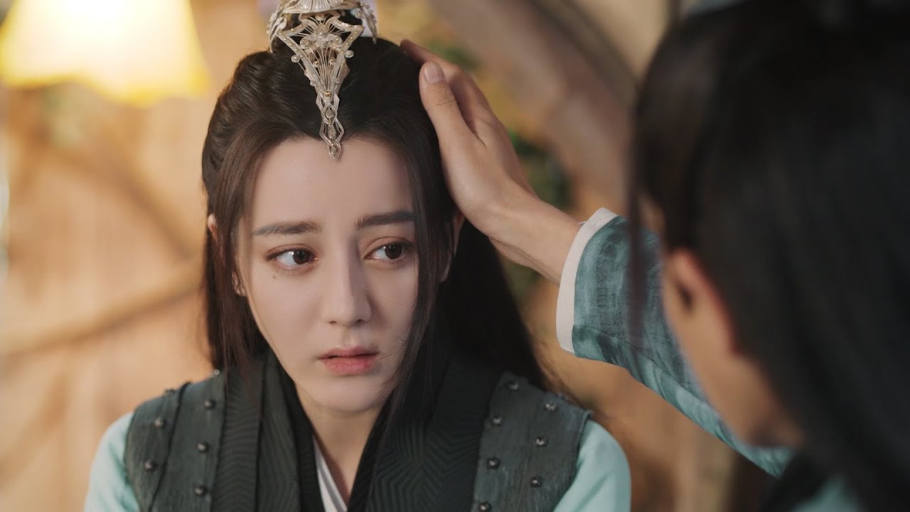 美女回憶傷心往事,鮫人使用摸頭殺把她哄好!【ep09】電視劇《與君初相識 恰似故人歸》the Blue Whisper 迪麗熱巴 任嘉倫