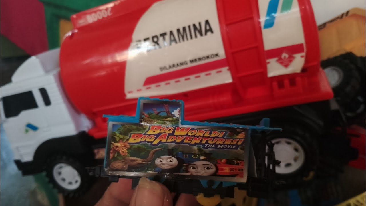Unboxing mainan terbaru..kereta api Thomas keren. Unboxing mobil ...