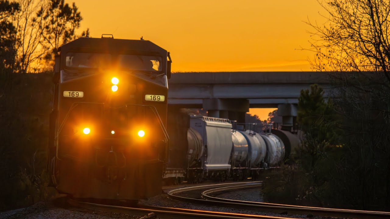 CSX 169 Leads M400 Thru the Curve at Contentnea JCT with Amazing K5LA ...