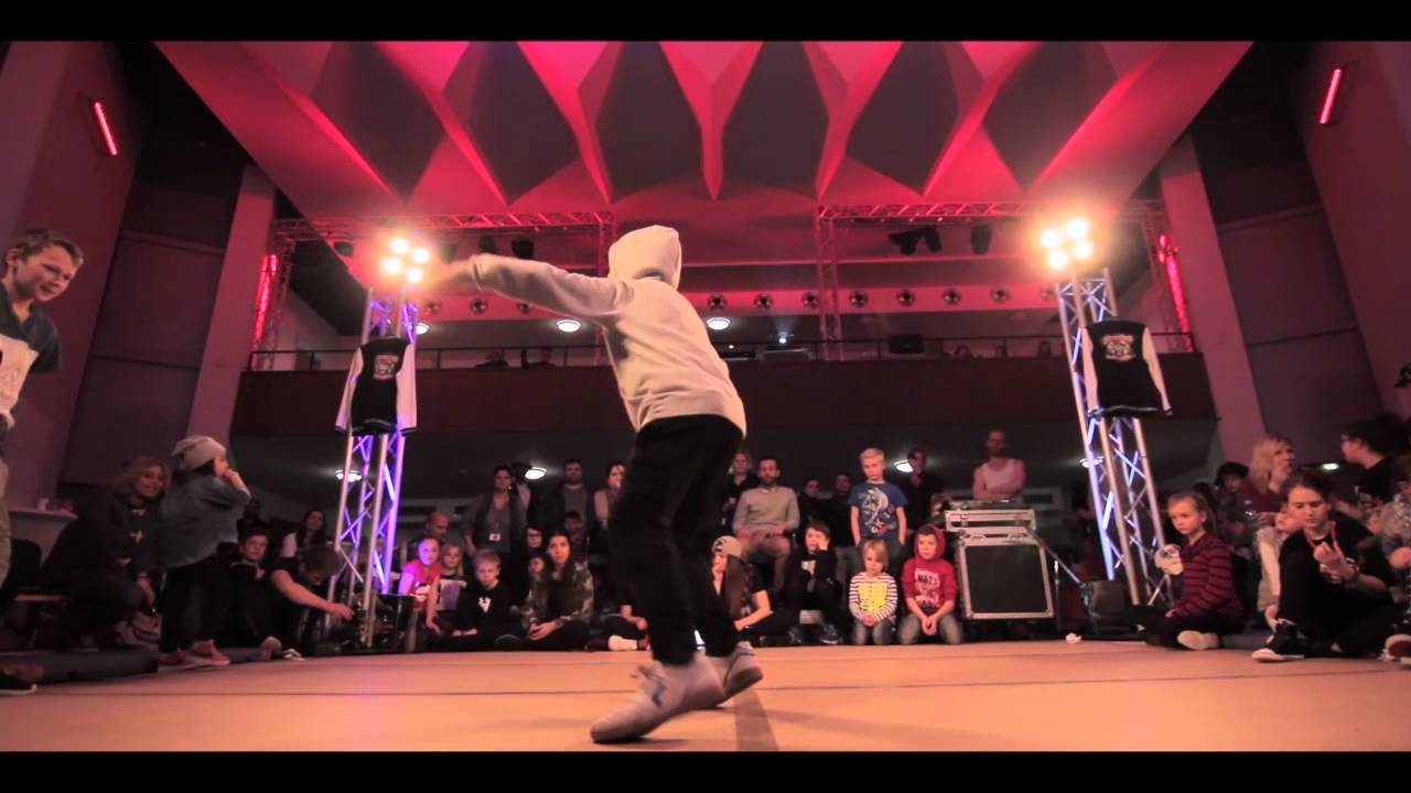 Kidsbattle 2015 - Breakdance Achtelfinale Liam vs Kalle - YouTube