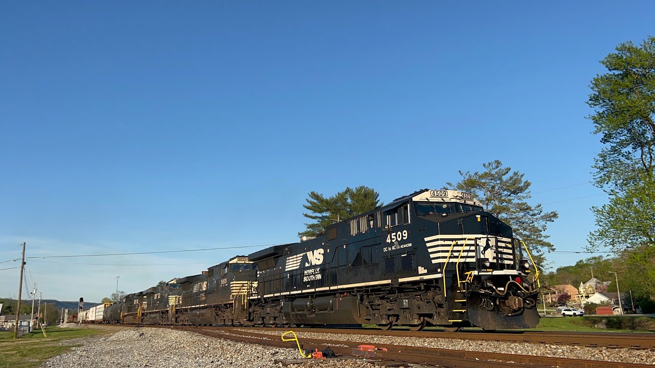 NS AC44C6M 4509 Leads Manifest 167 on 4/9/23 - YouTube