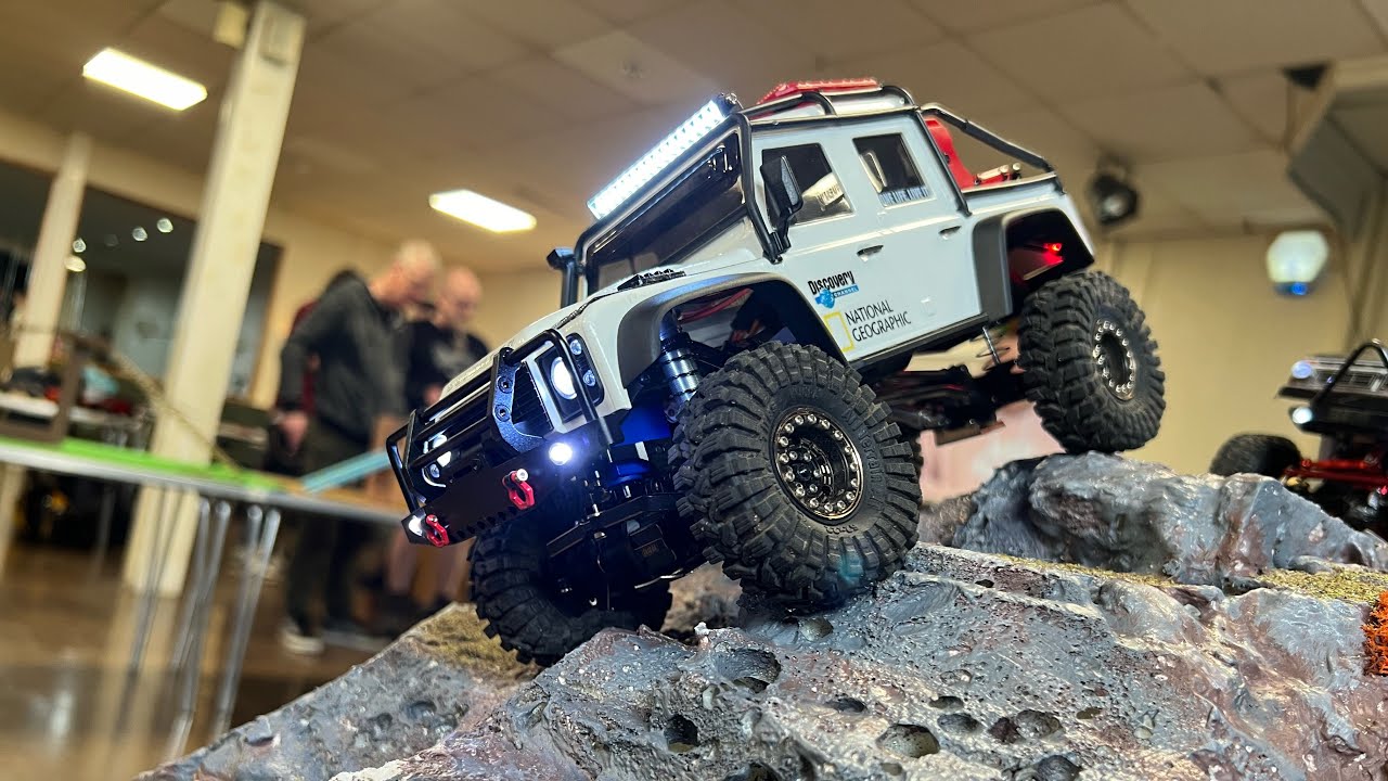 Indoor mini crawler course - YouTube