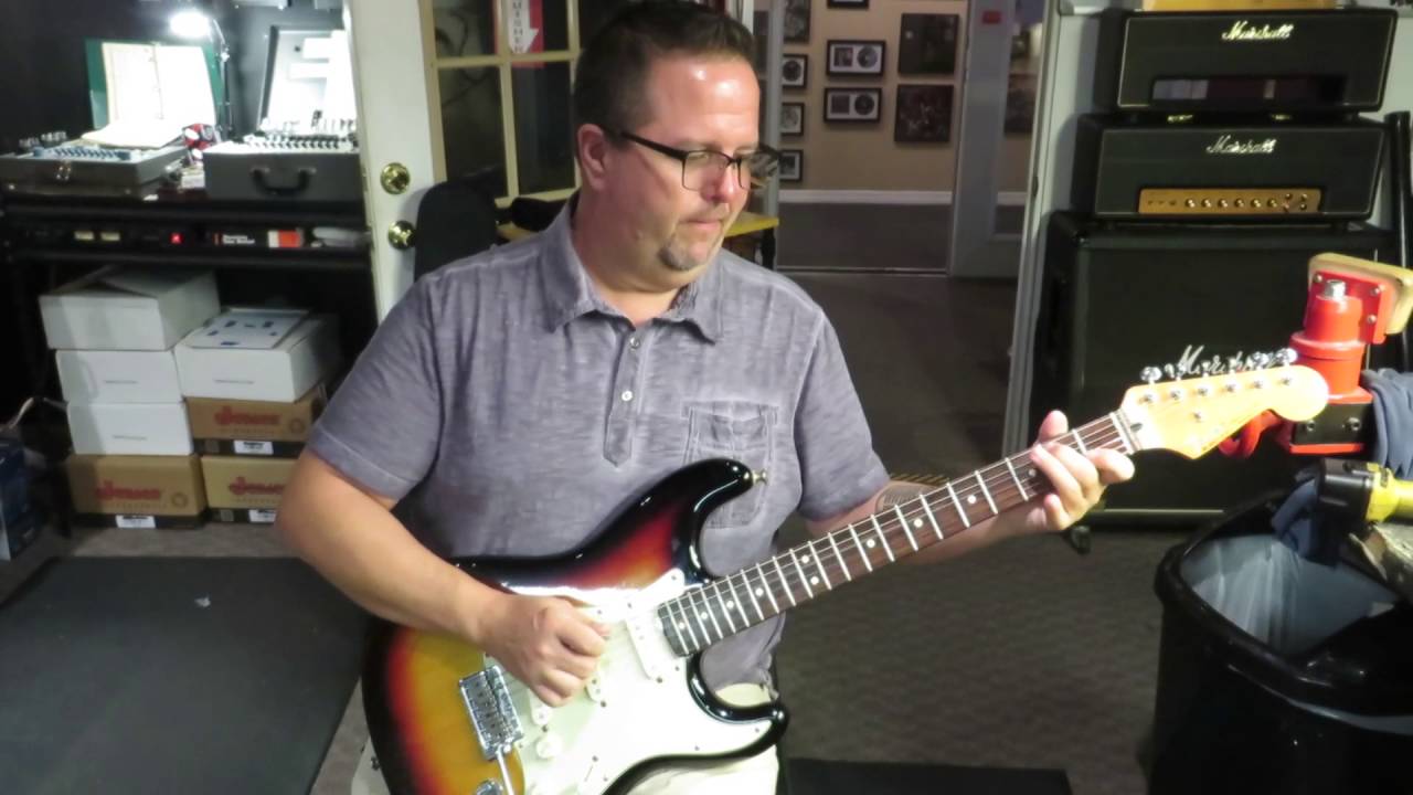Mr Donnie O'Neal plays his Fender Stratocaster - YouTube