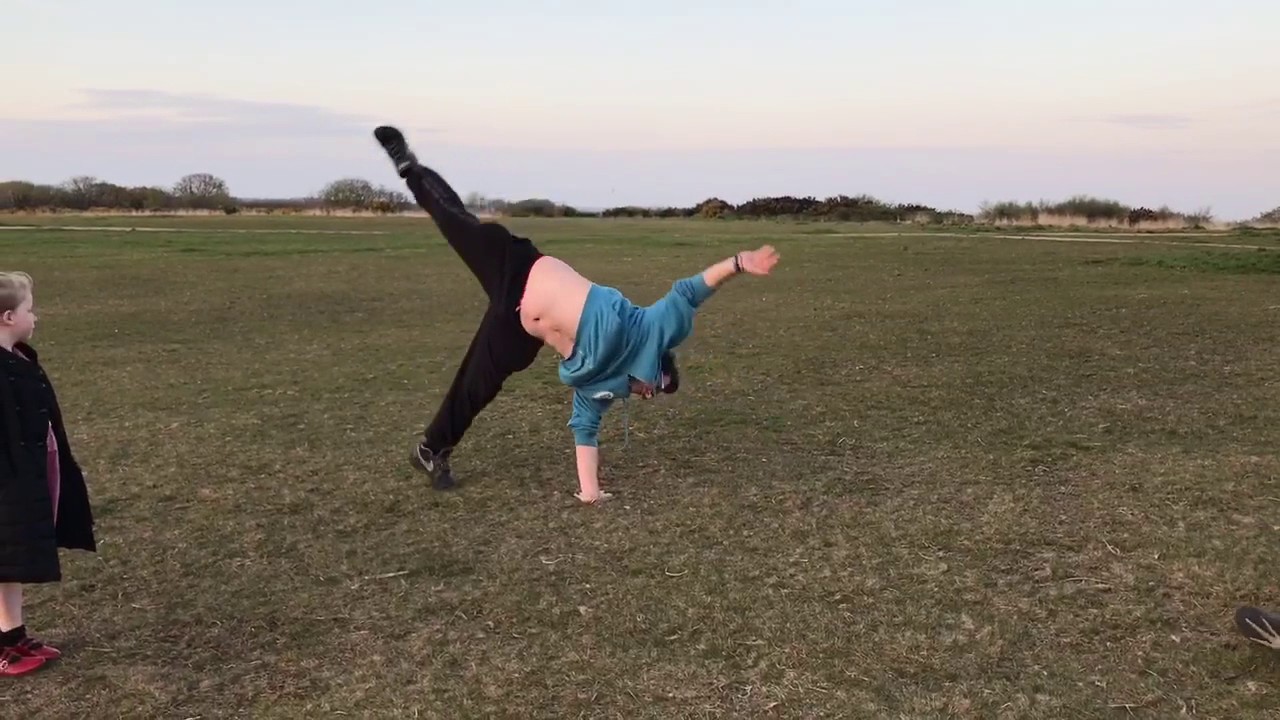 I do a handstand!!!! Lol fat man gives it a go! - YouTube