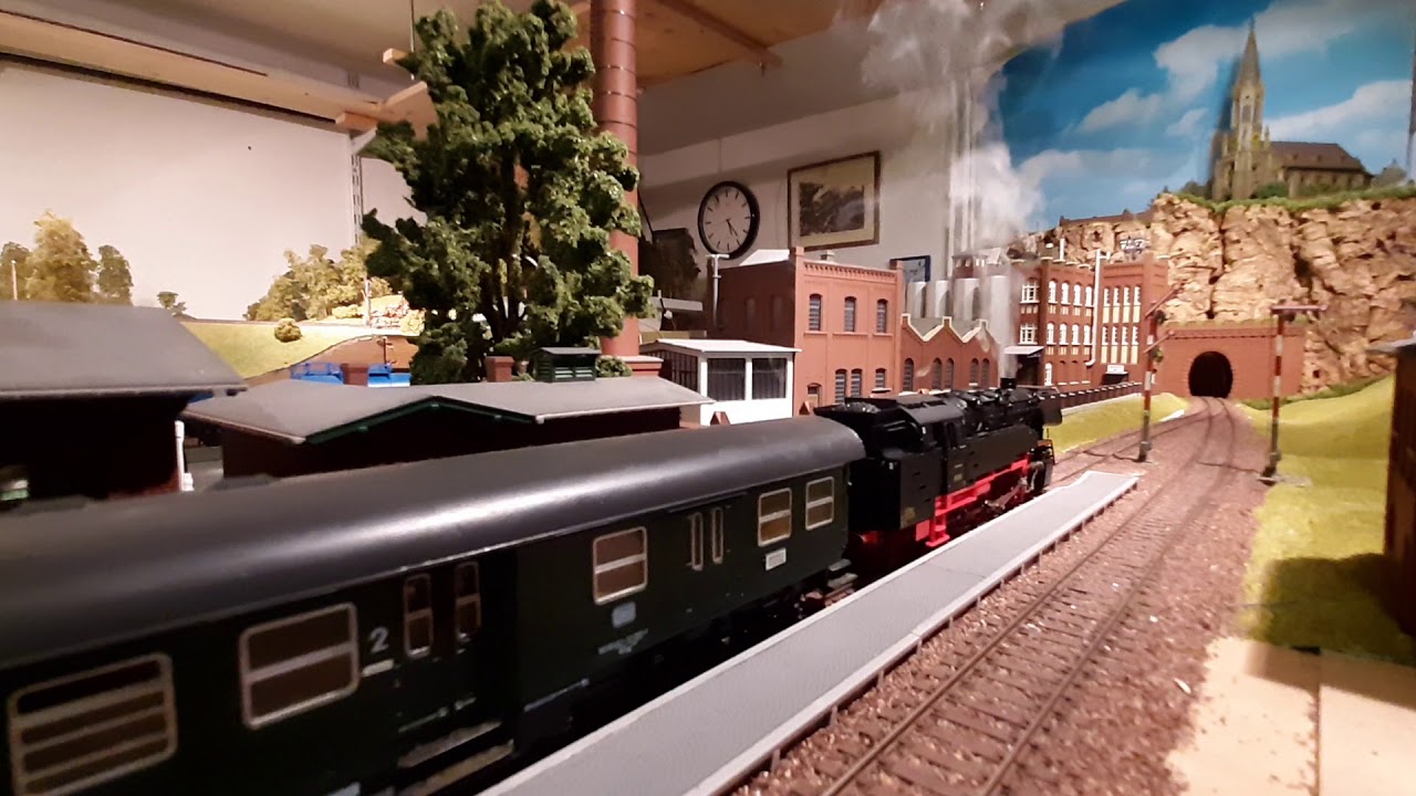 Roco BR 85 mit Dampf (Teil 2) - YouTube