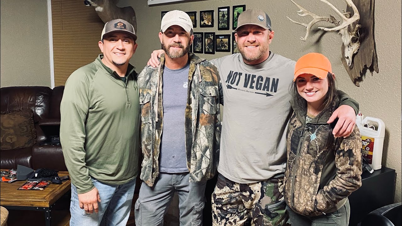 Kansas Deer Hunting with Jeff and Hannah Barron - YouTube