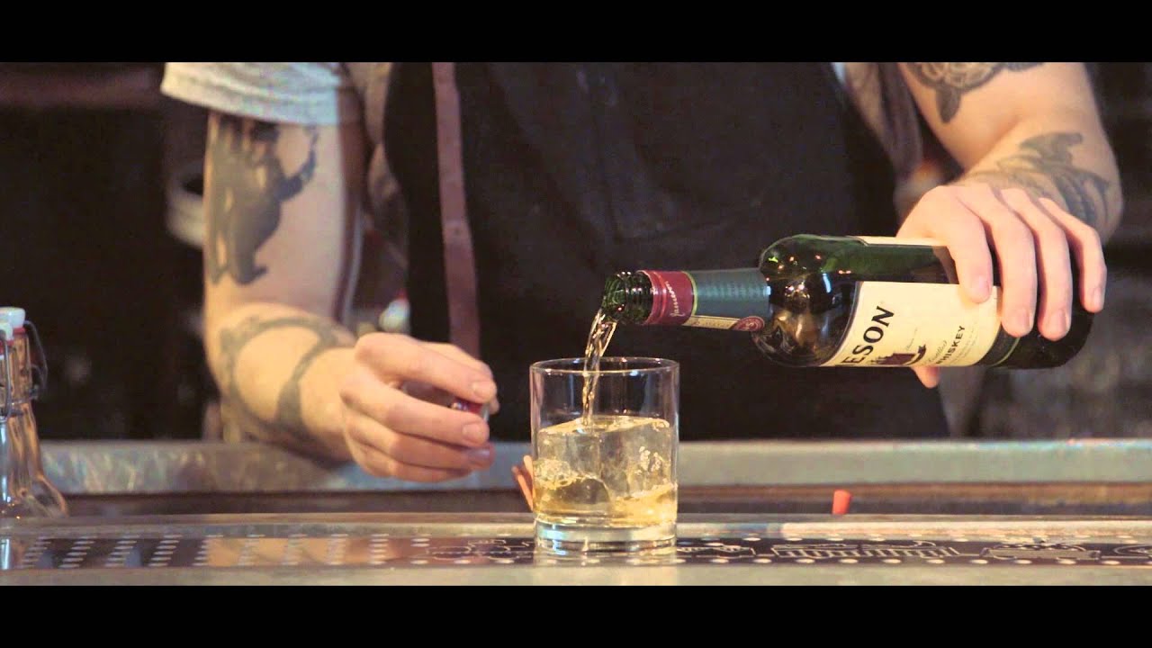 Whiskyguide med King och Jameson: On the rocks - YouTube