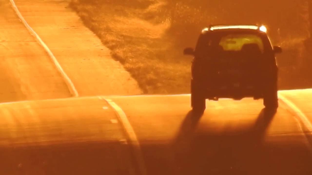 Crooked driving car illusion p900 - YouTube