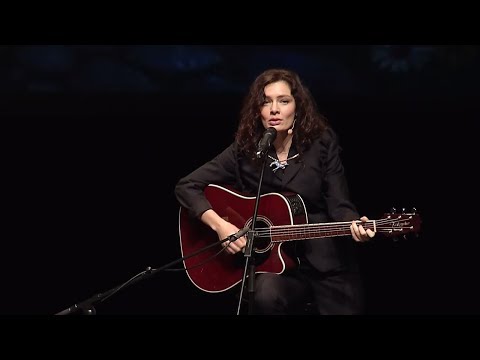 Tavşan Deliğinden Aşağı | Nil Karaibrahimgil | TEDxHisarSchool