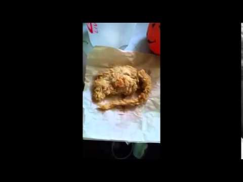 Un homme retrouve un rat frit dans son menu KFC - YouTube