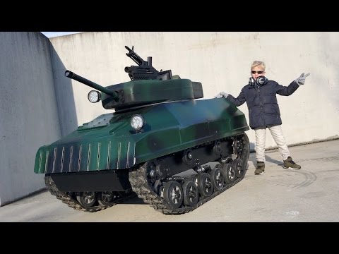 Little Heroes 😊 Children MINI TANK 👮 JACK(5) driving British SCORPION ...