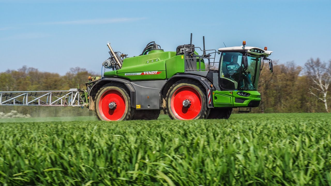 New Fendt Rogator 655 | Spraying Wheat - YouTube