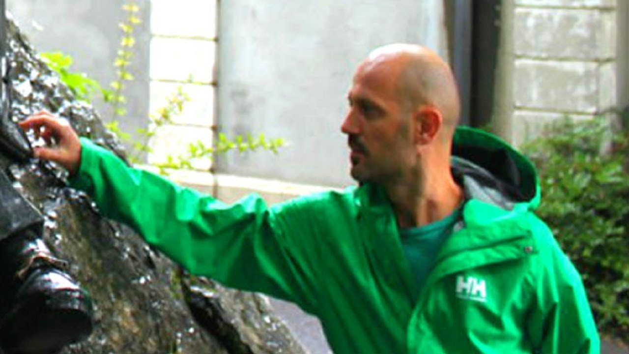 Ten Tourists That Left Irreversible Marks on History After One Clumsy ...