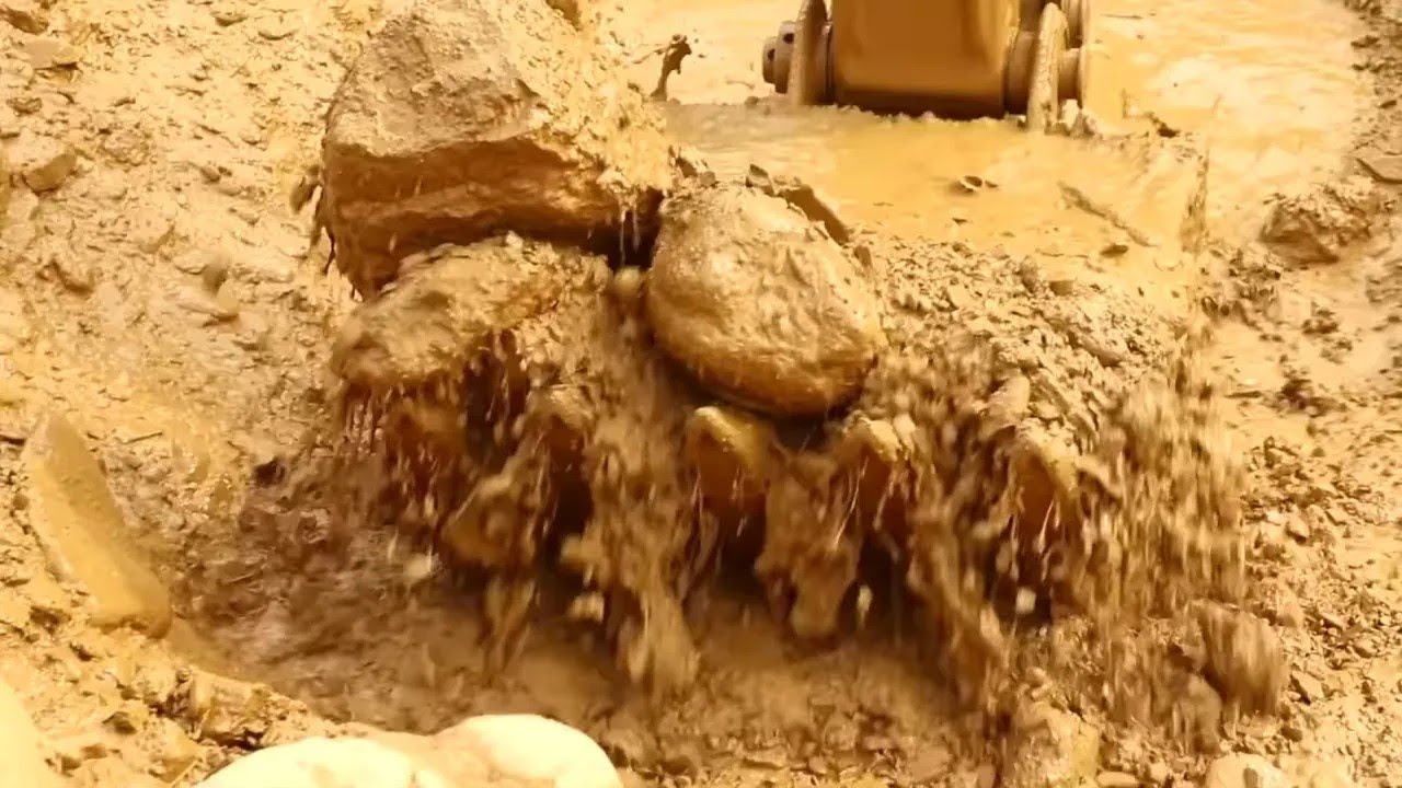 AMAZING GOLD MINING.,😱😱.!!! GOLD MINE, TRADITIONAL GOLD MINING, GOLD ...