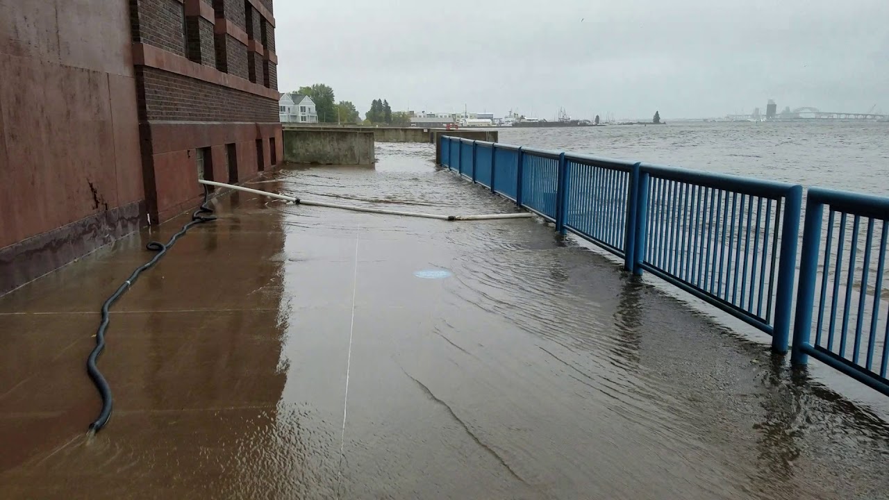 This is the Harbor side of the Paulucci Building in Canal Park. - YouTube