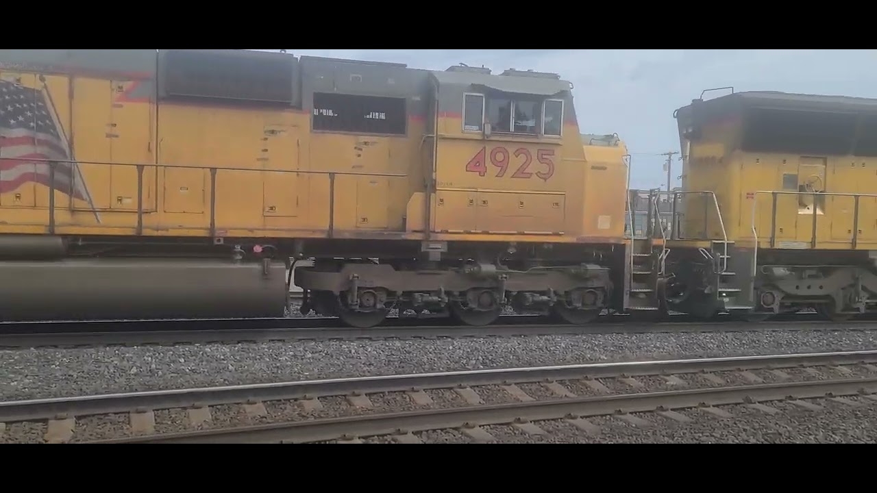 Union Pacific 3876 leads a power move in Roseville, CA - YouTube