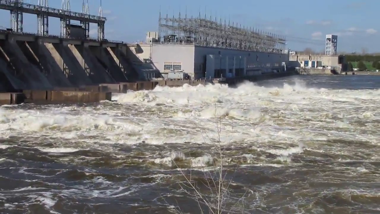 Carillion dam on Ottawa river, spring 2017 - YouTube