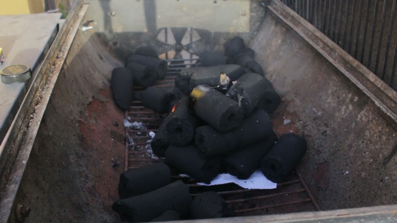 Como Prender El Carbon Facil - How to Start a Charcoal Grill - YouTube