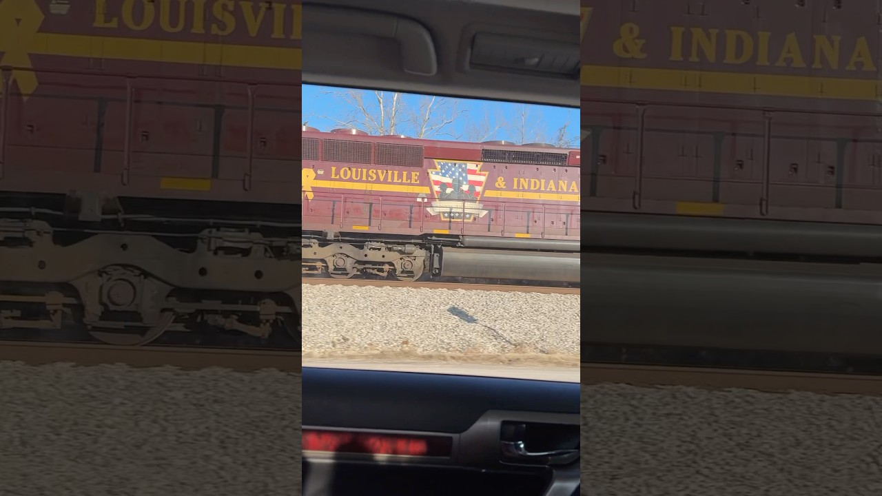 Passing up an L&I train! #train #railfan #railroad - YouTube