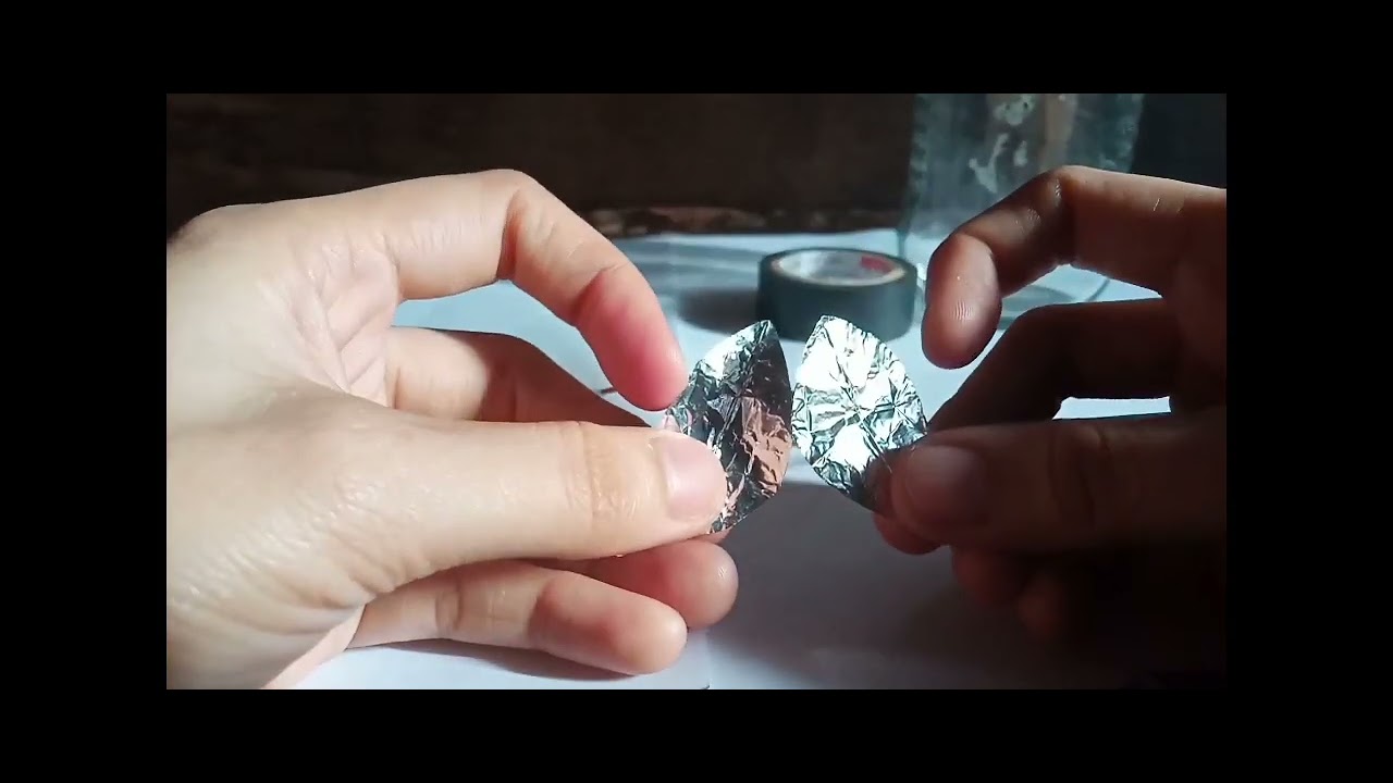 How to Make A DIY Electroscope - YouTube