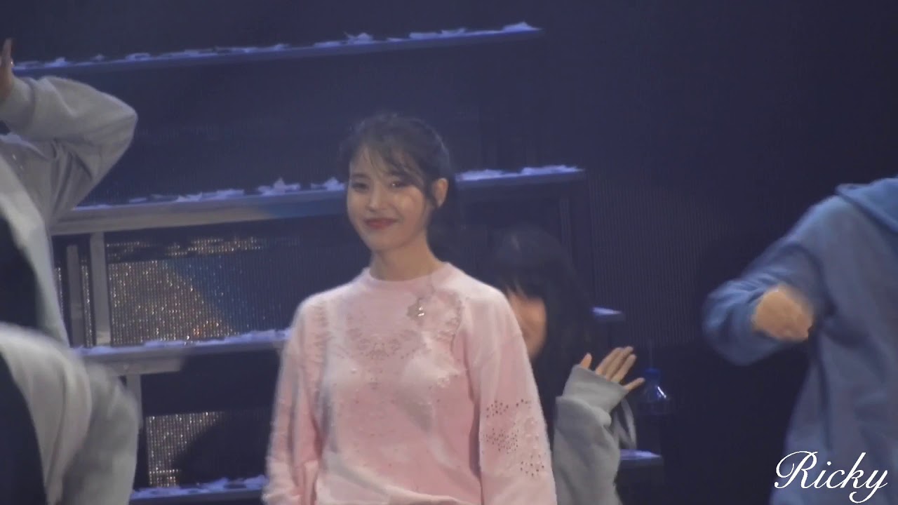 191130 아이유(IU) - Leon (레옹) @Love,Poem Concert in Taipei - YouTube