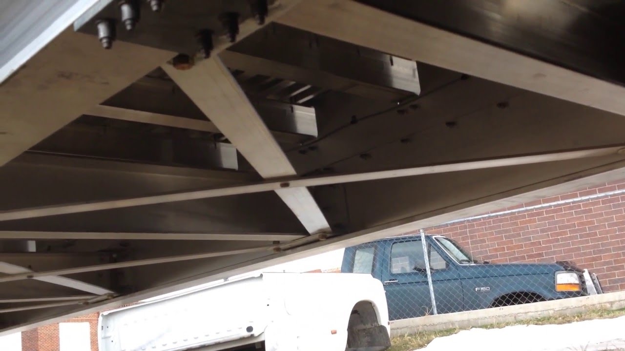 Crossman Trailer 30+5 dovetail trailer, closeup of underside structure ...