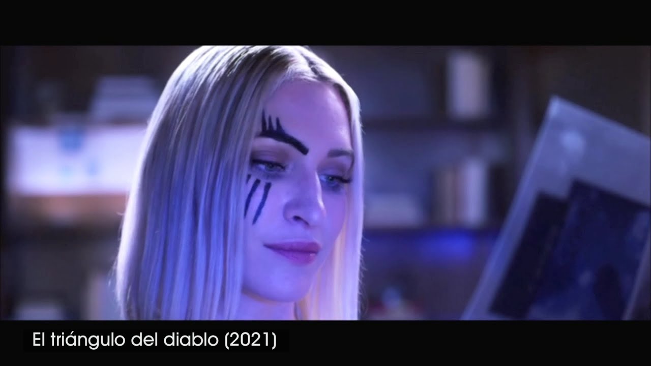 El triángulo del diablo (2021). Avión comercial se estrella en el ...