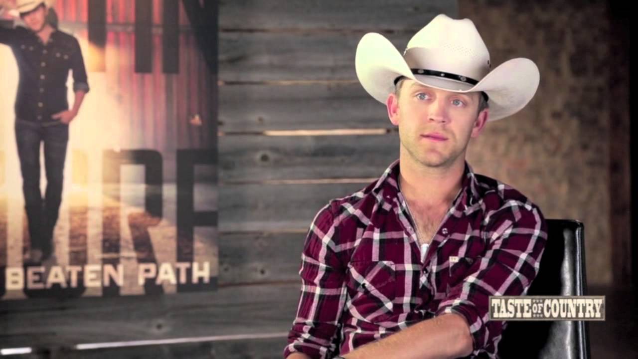 Justin Moore Shares His Favorite Song to Perform Live - YouTube