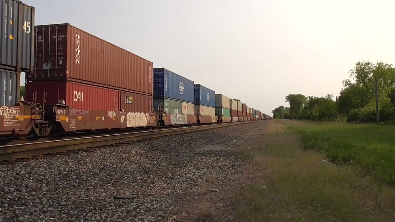BNSF 3725 East at Murphy Road, North of Coal City, Il - YouTube