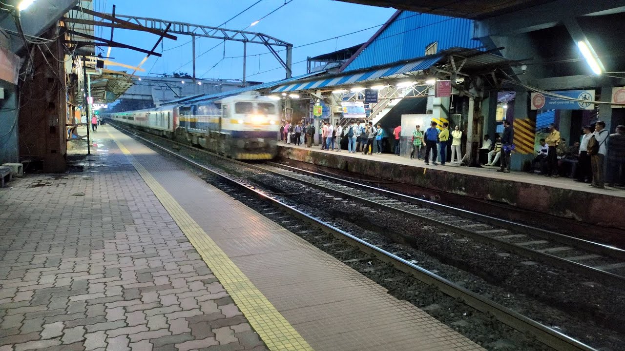 Dual CAB EMD from GOOTY powering 17058 Devagiri Express passing ...