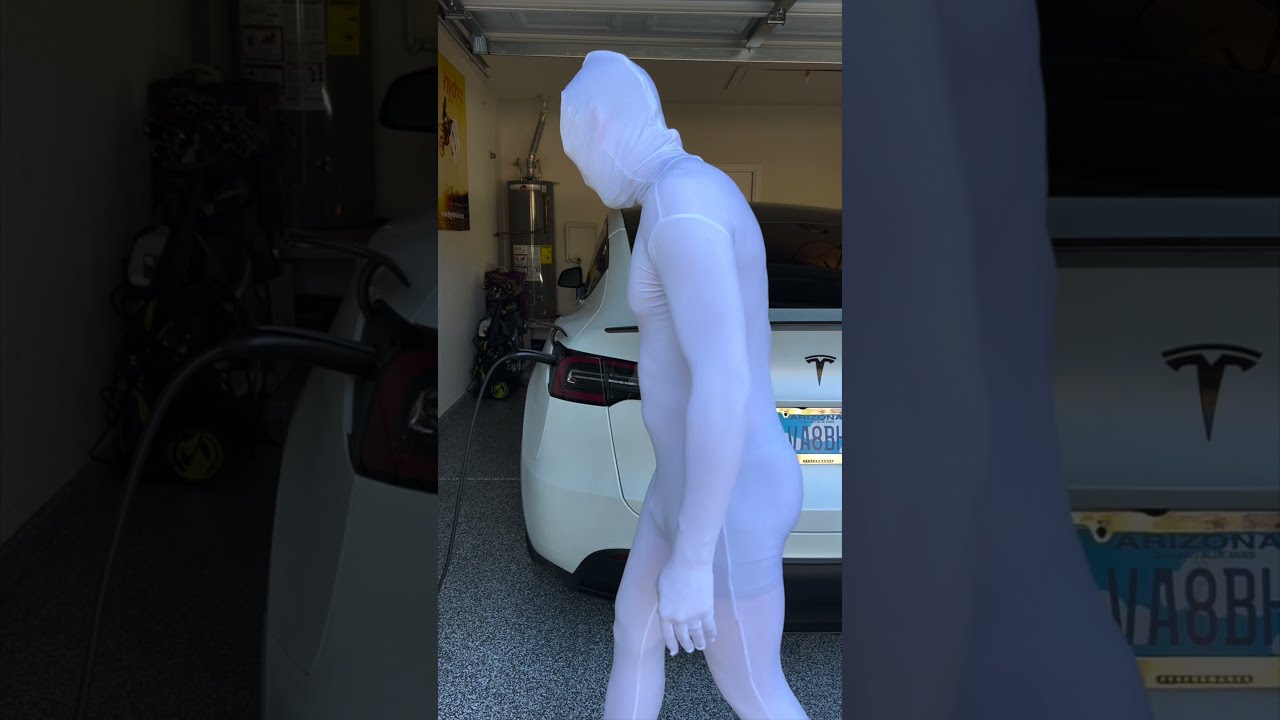 When Tesla Bot Sees a Tesla - YouTube