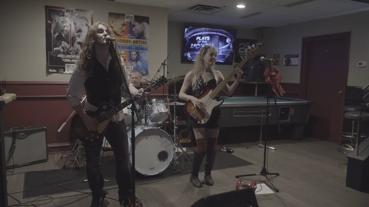 Las Divas Band - Confessor (Live at Junior's) - YouTube