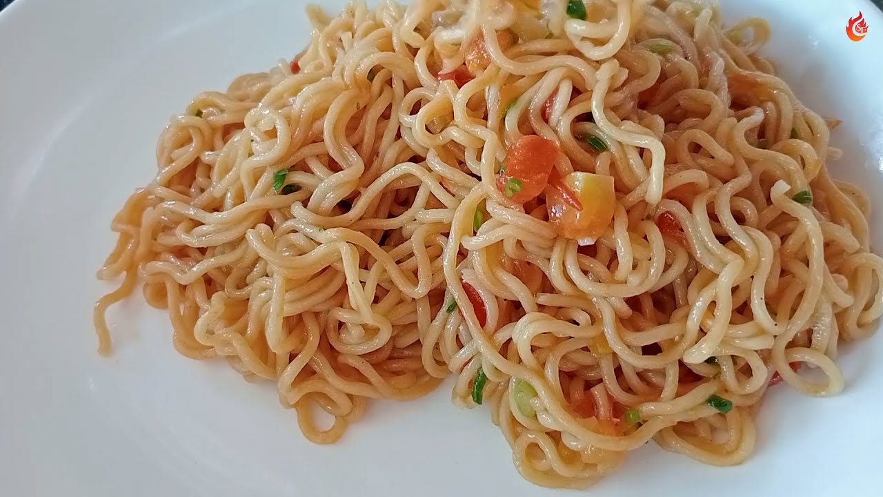 Simple noodles recipe - instant noodles and tomatoes - YouTube
