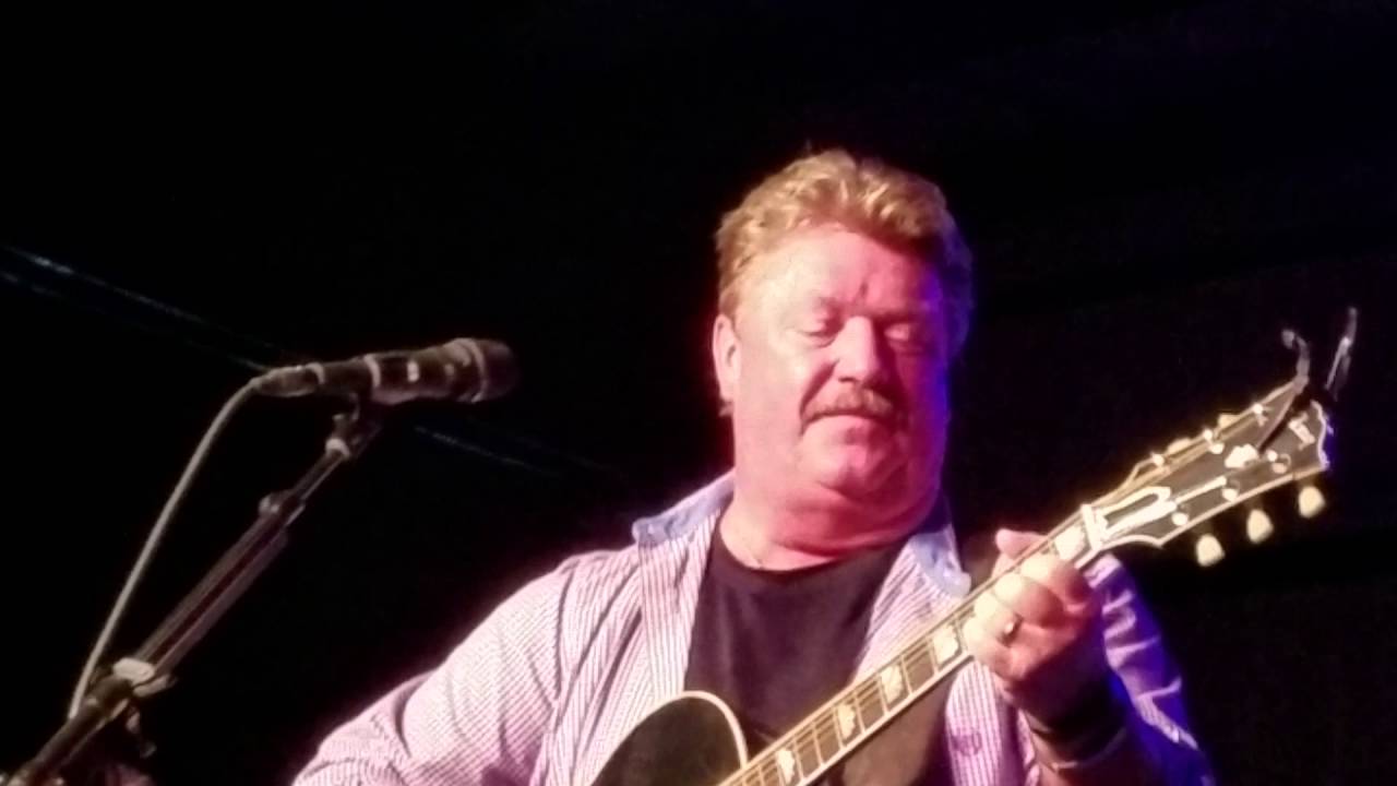 Joe Diffie "Home" Live at BMI Indoor Speedway - YouTube