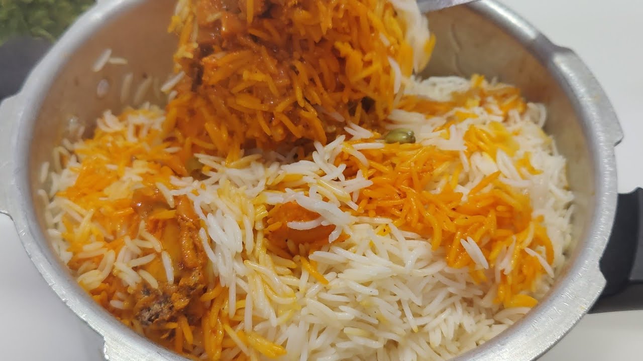 Purani Delhi Waalo Ki Famous Taufiq Biryani - YouTube