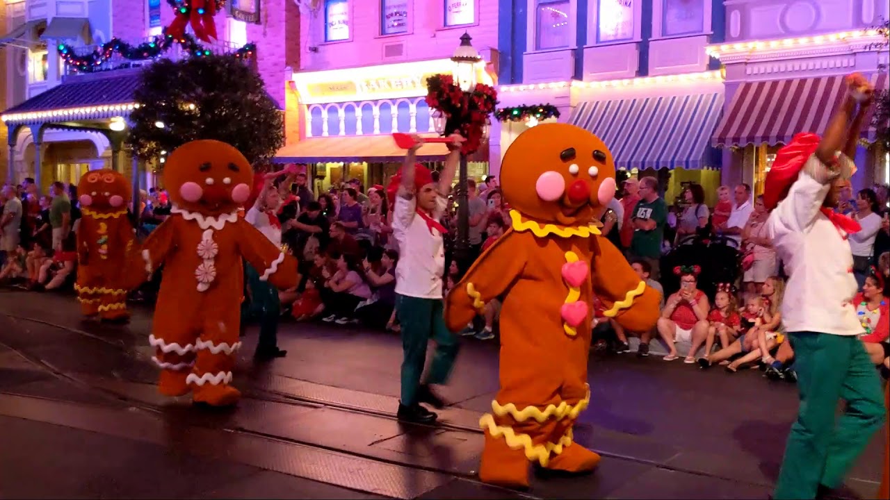 Disney World Magic Kingdom Christmas Parade - YouTube