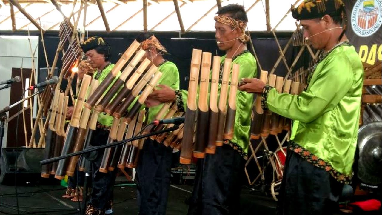 Keterampilan Memainkan Calung | Alat Musik Khas Sunda - YouTube