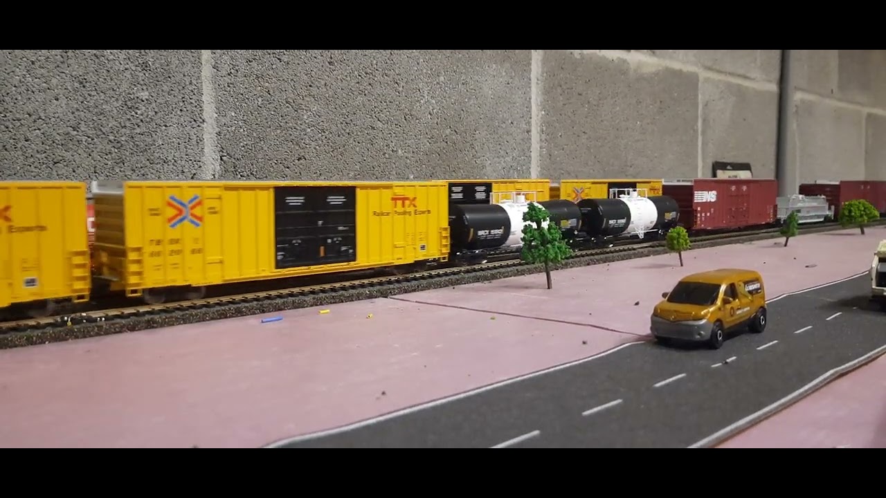 HO Scale CSX train meet - YouTube