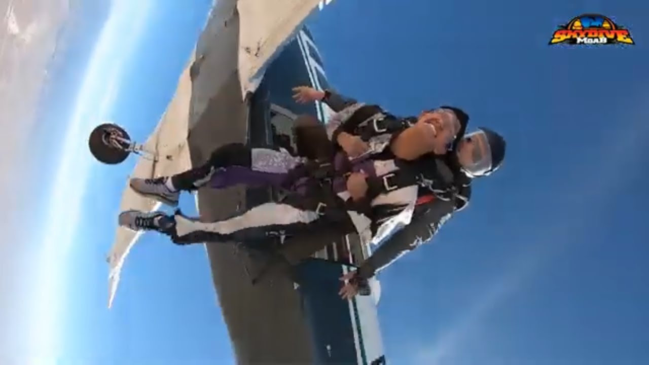 My First Time SKYDIVING (Moab Utah) - YouTube