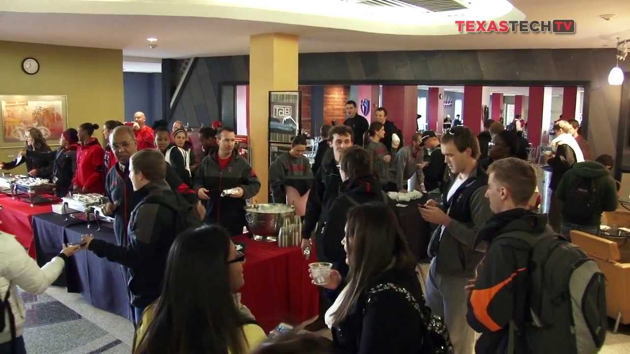 Texas Tech Men's & Women's Basketball Serves Free Lunch For Students ...