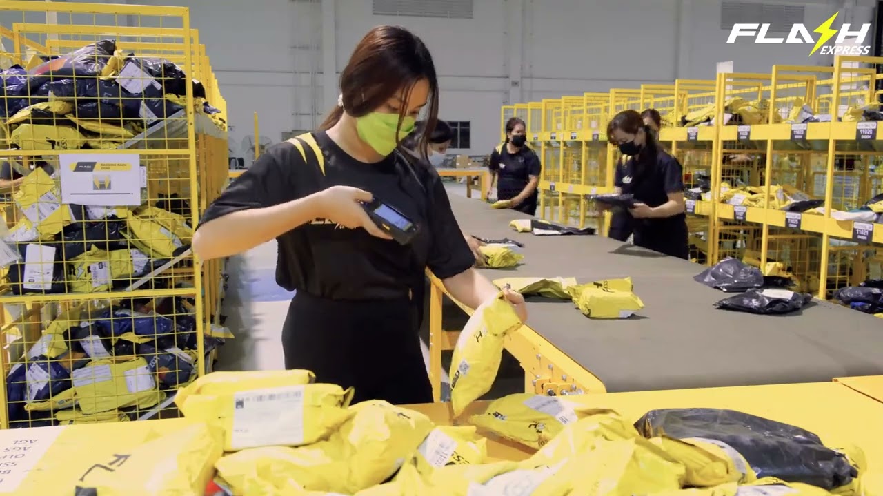 A peek inside the Flash Express hub - YouTube