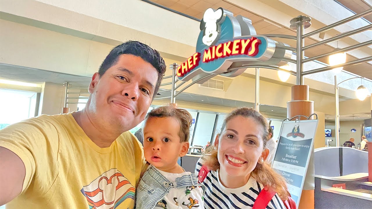 JANTAR NO CHEF MICKEY'S: A REFEIÇÃO COM PERSONAGENS VALE A PENA NA ...