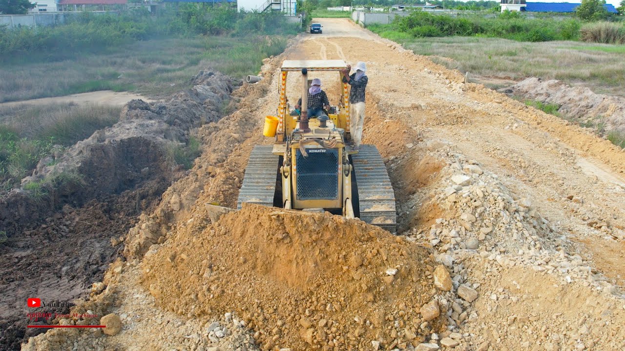 Komatsu Great Bulldozer Extreme Equipment Expertise Pushing Gravel ...