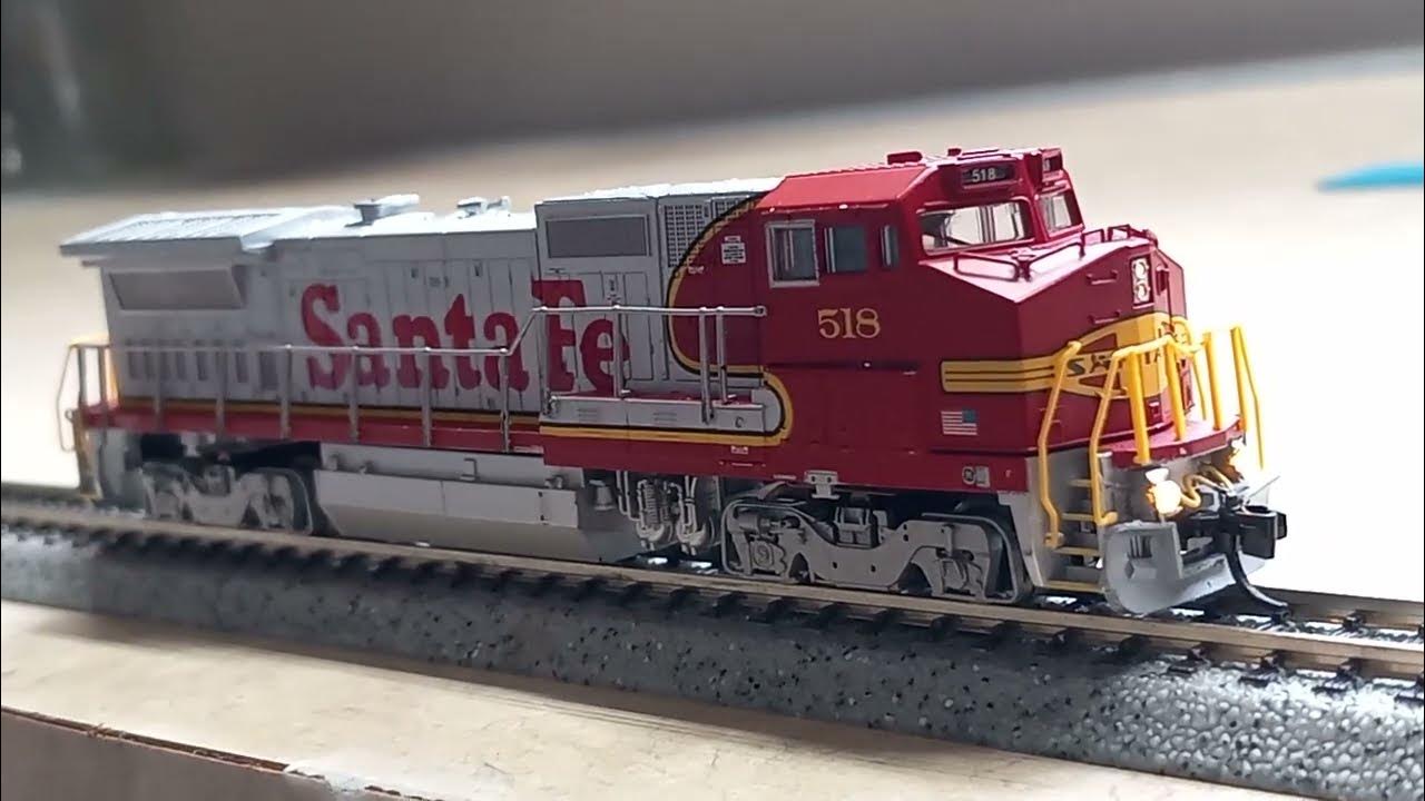 Atlas N Scale GE Dash 8-40BW Santa Fe Pair w/ESU LokSound V5 Micro DCC - YouTube