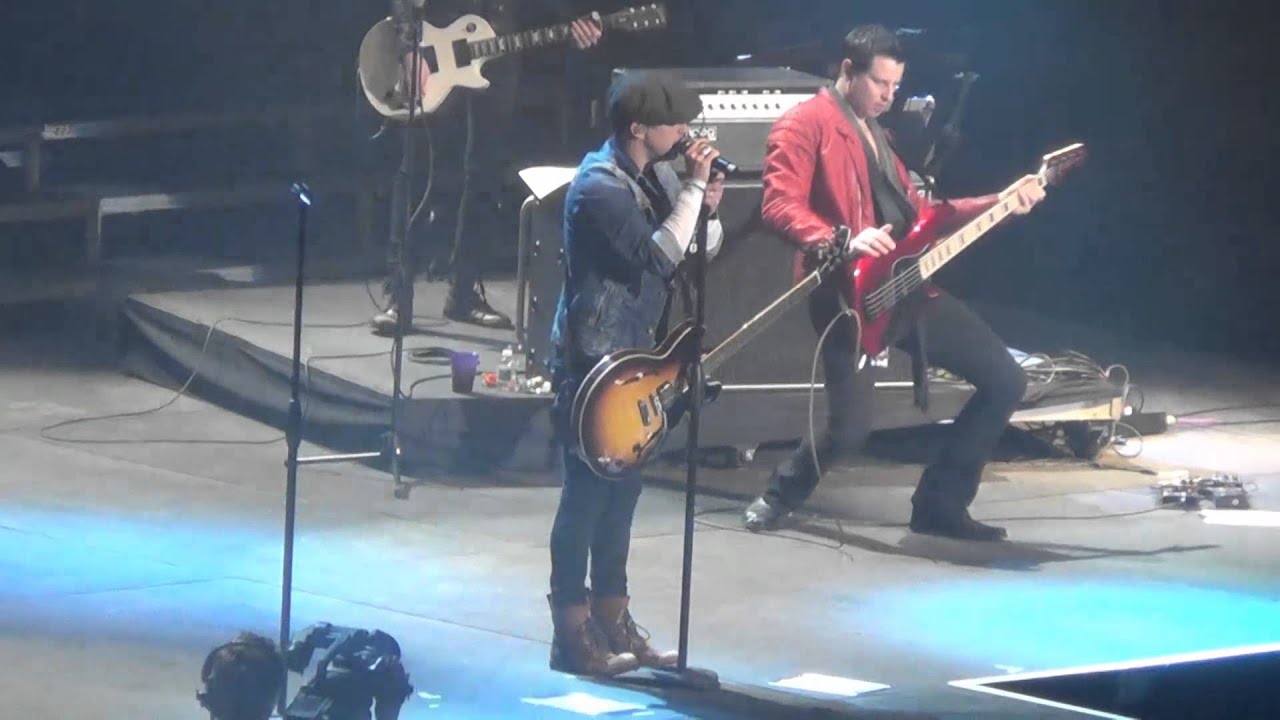 Thompson Square - Introducing Band members Keifer dances Harrisburg, PA ...