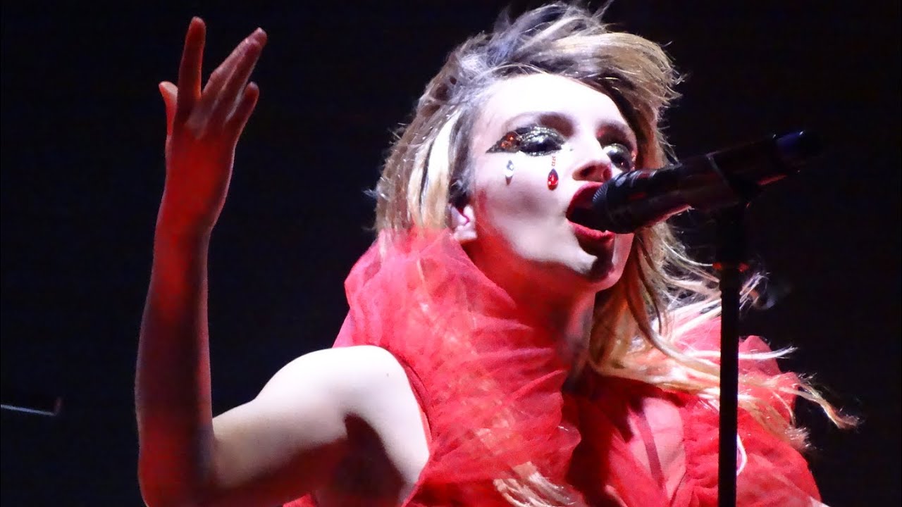 Chvrches - Forever [Live at Mad Cool Festival 2022] - YouTube